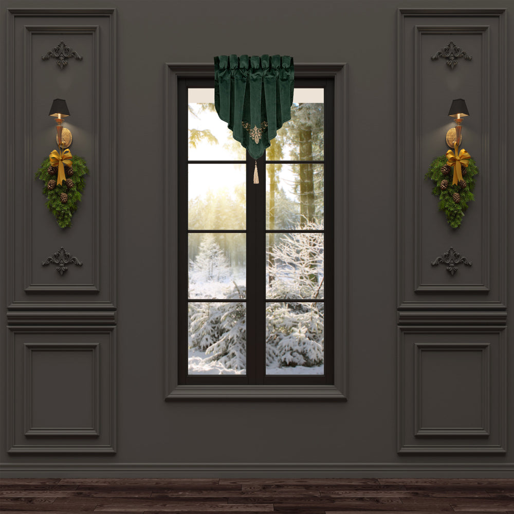 Noelle Collection – J. Queen New York