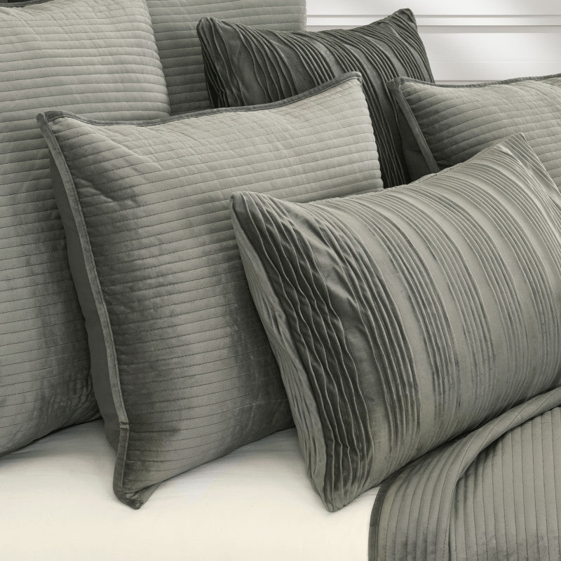 Elegant Quilts/Coverlets | J. Queen New York